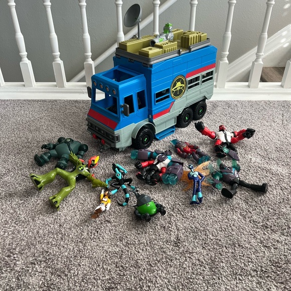Toys | Ben 1 Lot Of Figurines And Rustbucket Camper Rv Guc Read ...